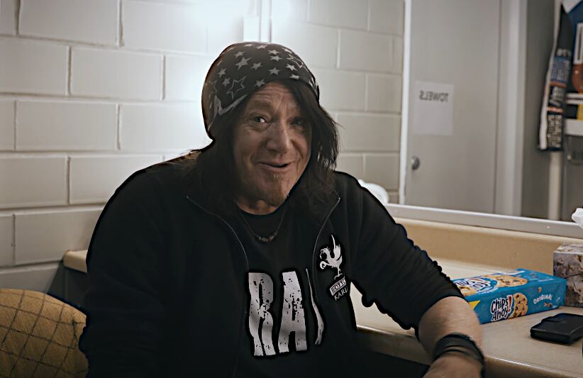 HELLOWEEN - A Day In The Life Of Guitarist KAI HANSEN On Tour (Video)